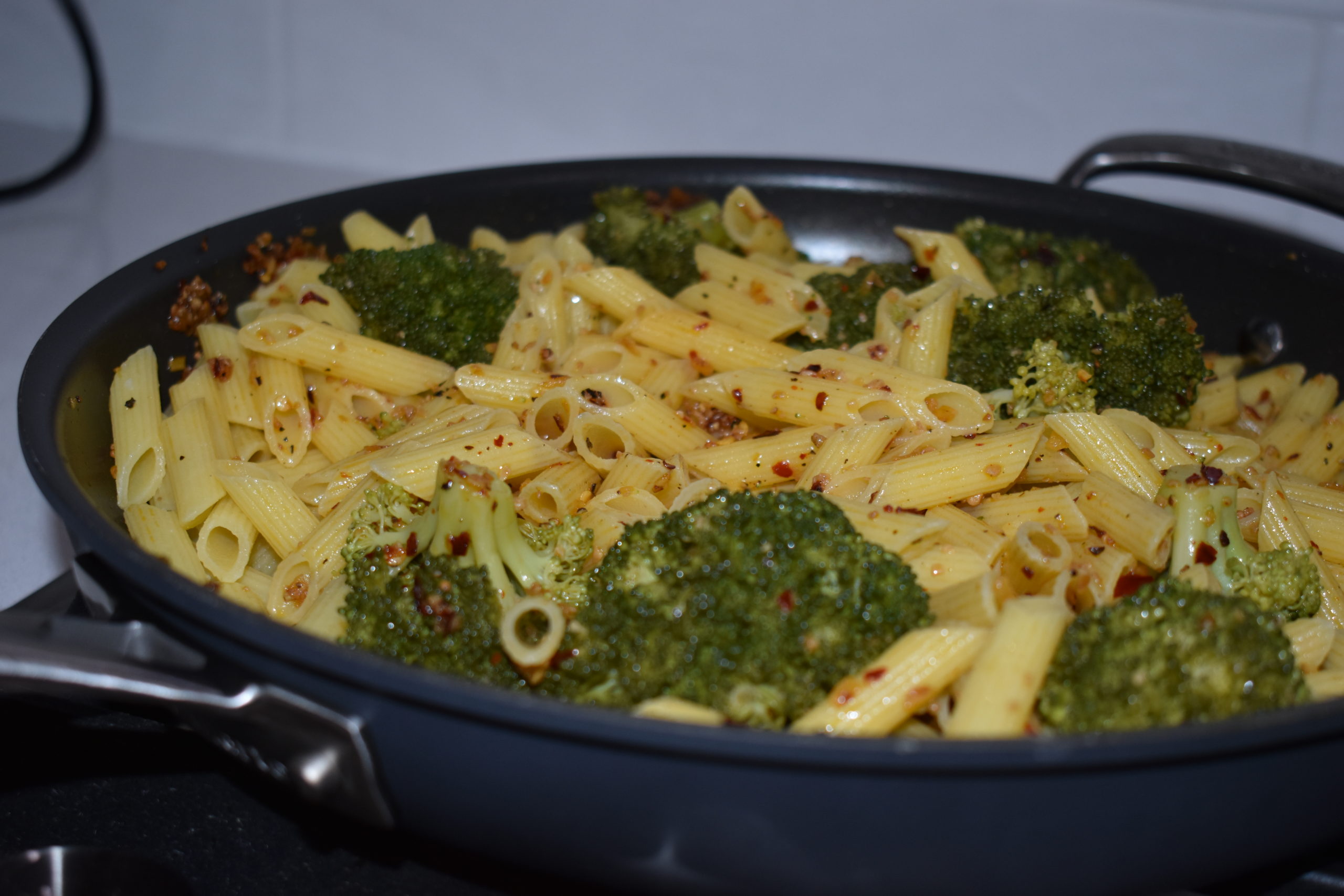 Penne Aglio E Olio & Broccoli – AKDYS®